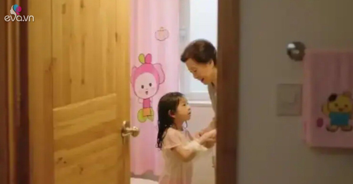 Mẹ chồng thường khóa kín cửa khi tắm cho cháu, một lần lén nhìn, cảnh tượng trước mắt khiến tôi ...