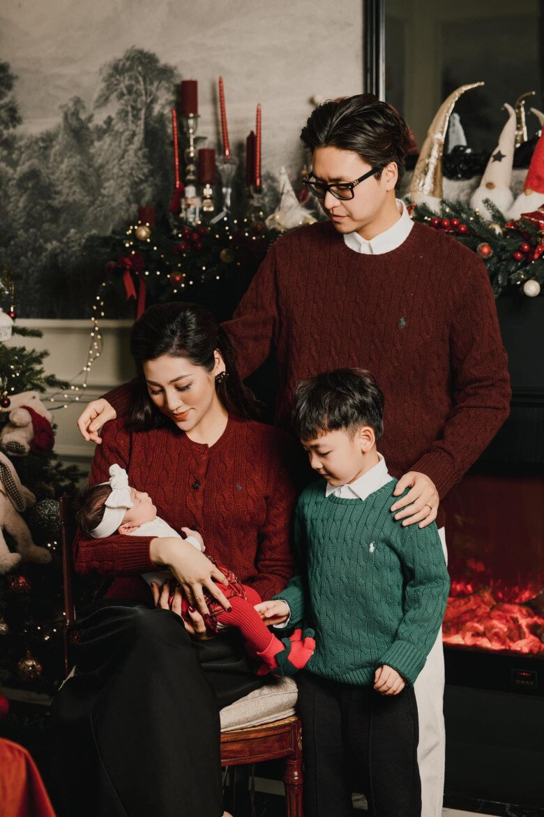 Á hậu Tú Anh làm tiệc thôi nôi cho con gái sinh với chồng thiếu gia, tiểu công chúa khiến BTV ...