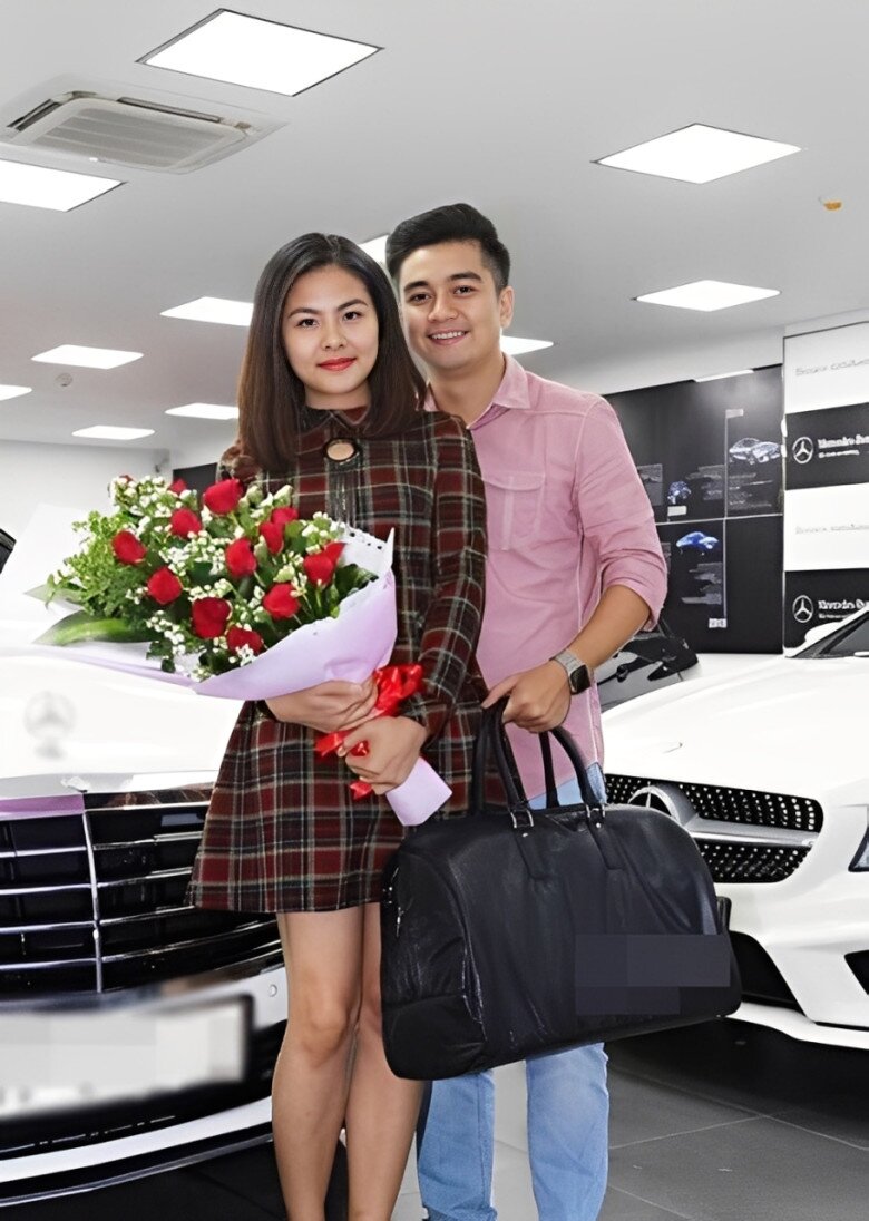Vân Trang được chồng đại gia tặng xe 5 tỷ để đưa đón 4 con, sau mỗi lần ...